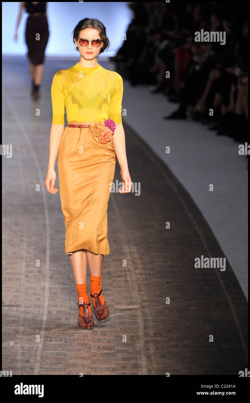 FASHION SHOW "ROCHAS" PAP SPRING-SUMMER 2010 Stock Photo - Alamy