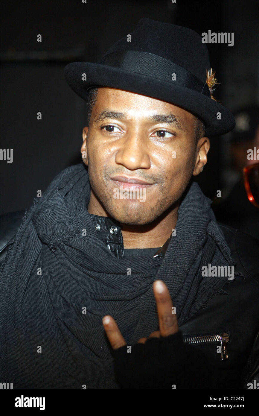 Q-Tip backstage at the Hennessy Artistry 2009 'Halo' event at Terminal ...