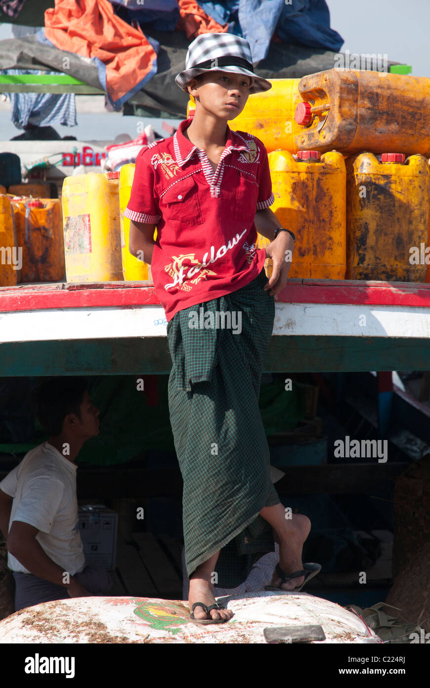 Myanmar daily life portrait hi-res stock photography and images - Alamy