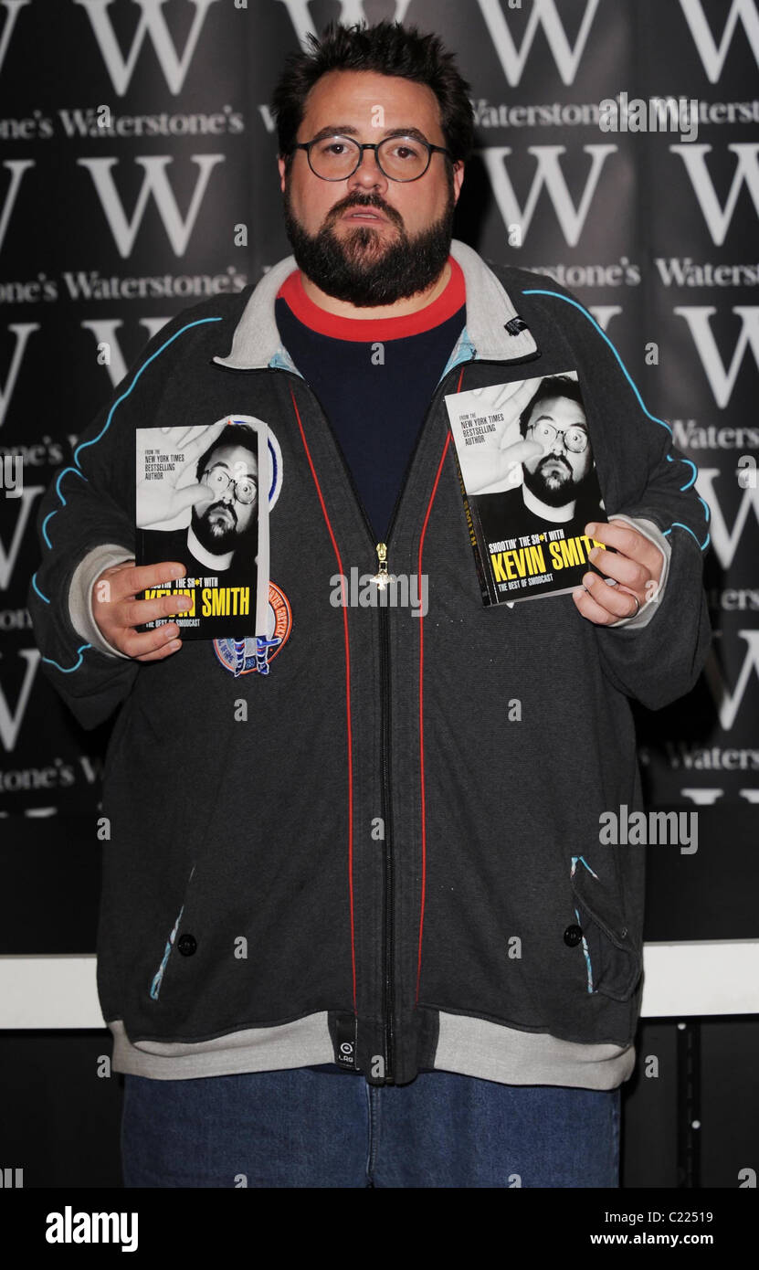 Kevin Smith promoting and signing copies of his new book 'Shootin' the ...
