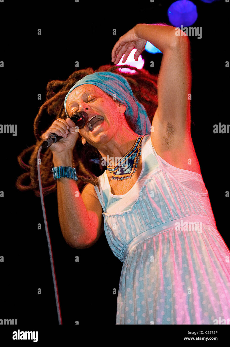 Ari up the slits hi-res stock photography and images - Alamy