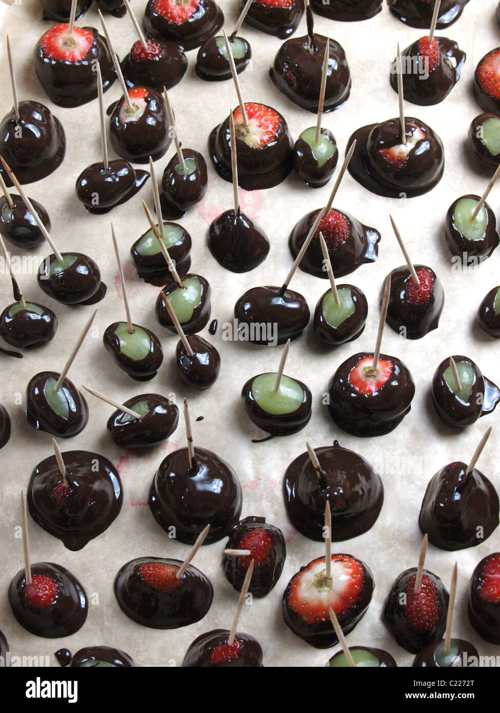 Chocolate fruits hi-res stock photography and images - Alamy
