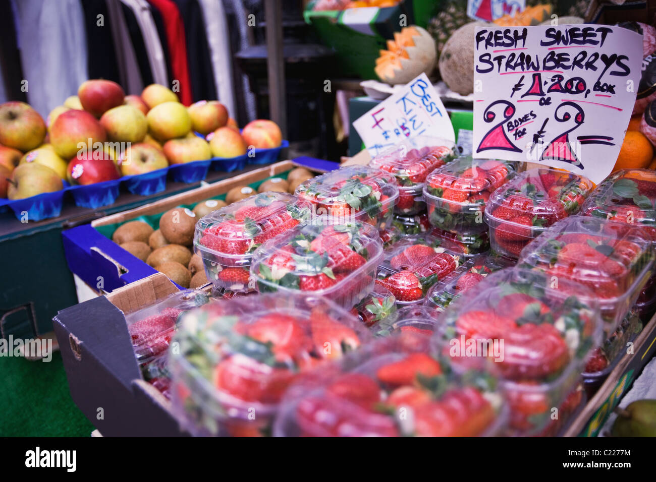 Fruit on a market stall Stock Photo - Alamy
