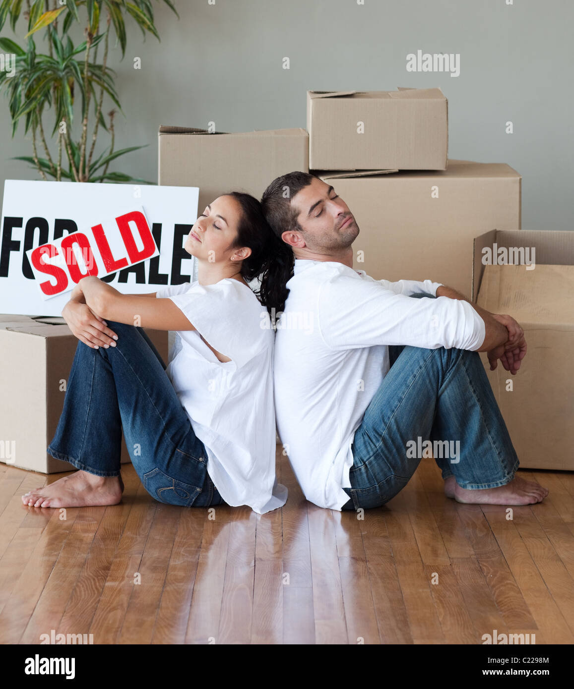 Happy young couple moving house Stock Photo - Alamy
