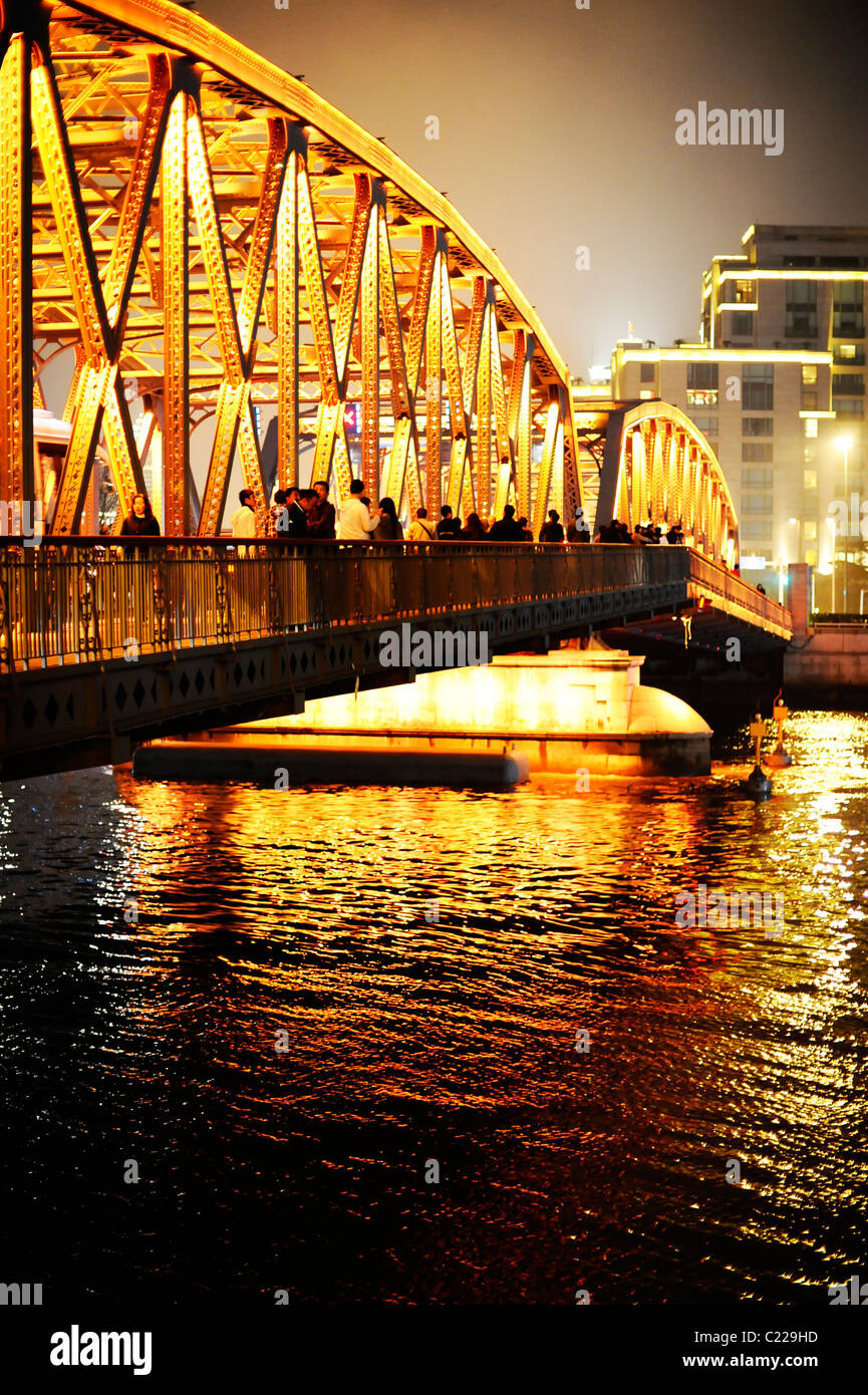Waibaidu bridge night shanghai hi-res stock photography and images - Alamy
