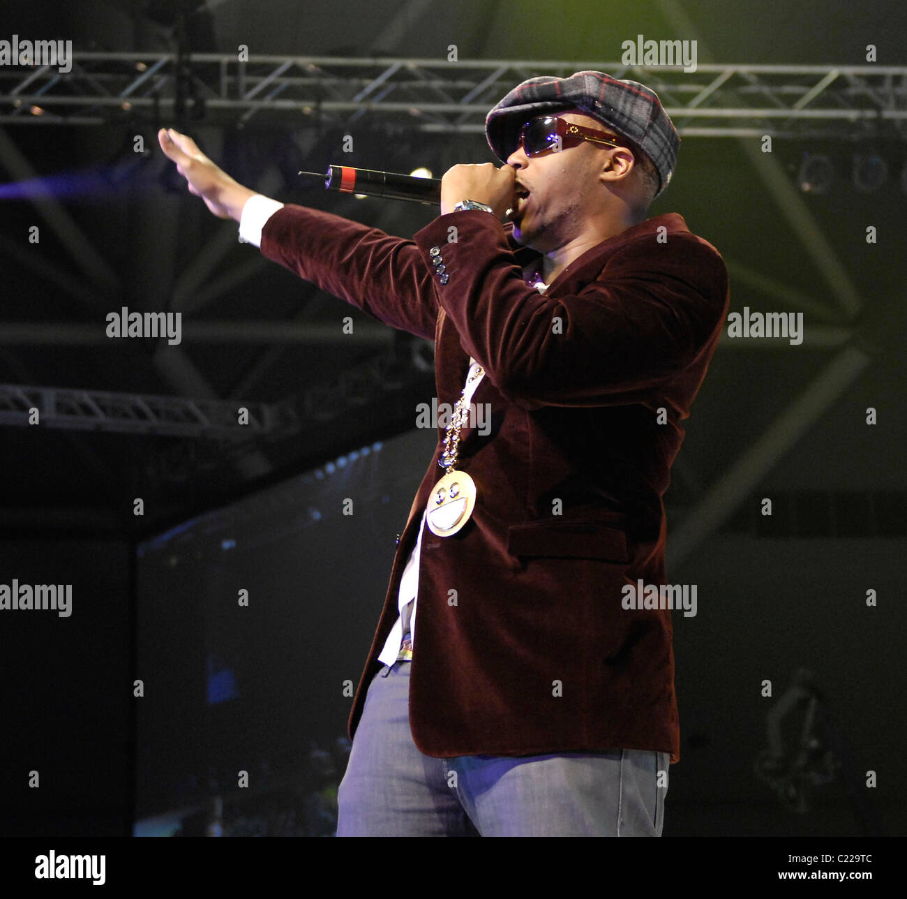 Kardinal Offishall (aka Jason D. Harrow) Bell Gala 2009 in aid of the ...