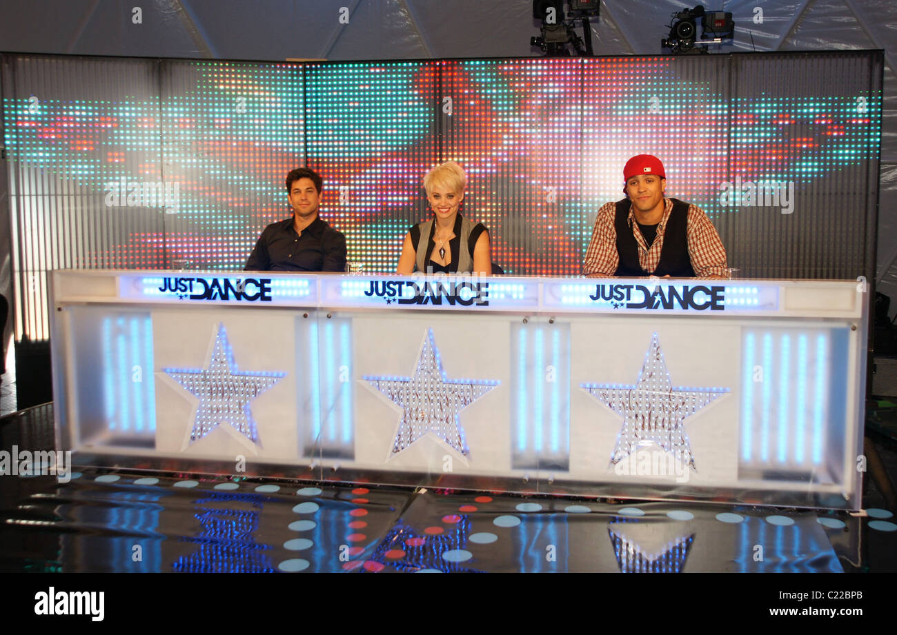 Talent show judges hi-res stock photography and images - Alamy