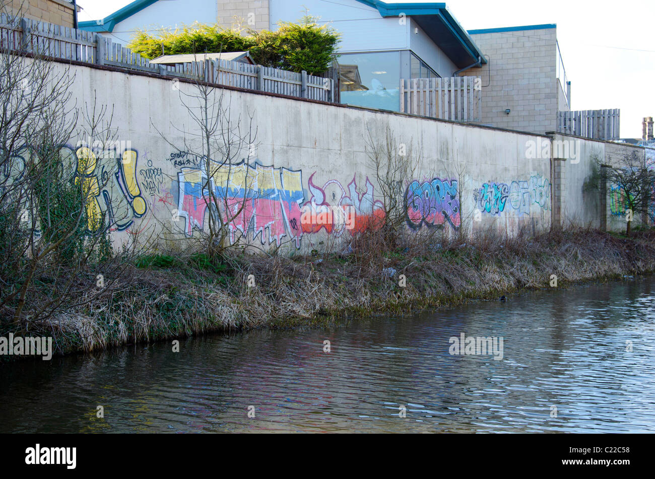 Canal bridge grafitti hi-res stock photography and images - Alamy