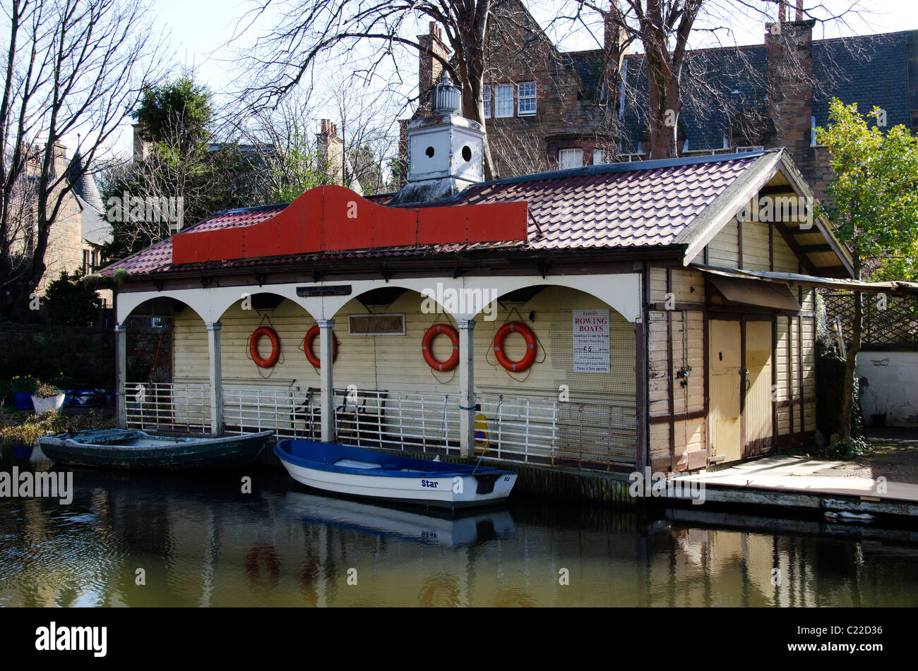 Rowing Club building by the Union Canal near the centre of Edinburgh ...