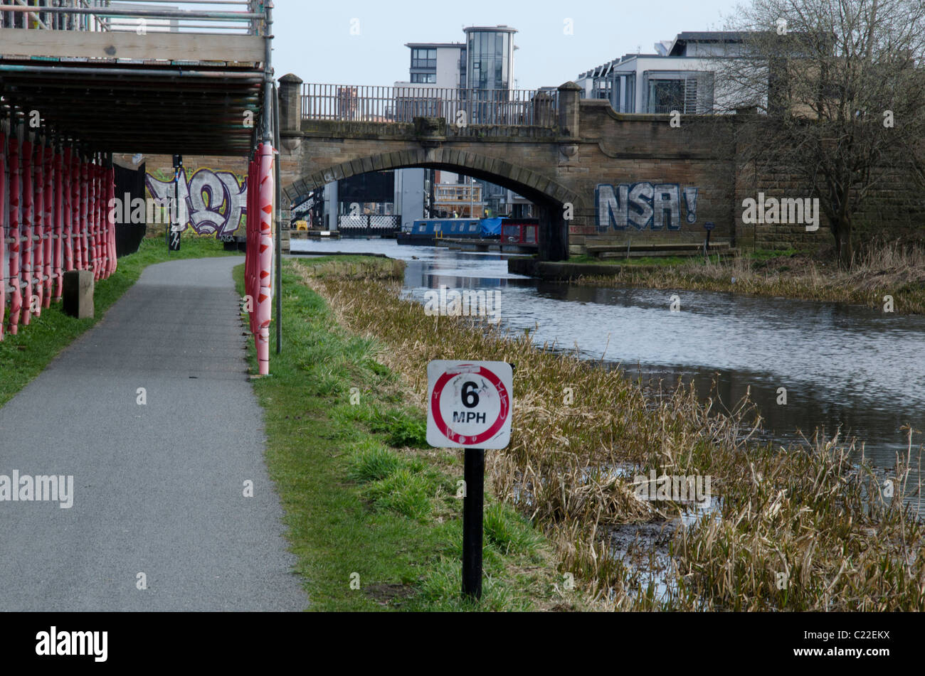 Part of the Union Canal near the centre of Edinburgh, Scotland Stock ...