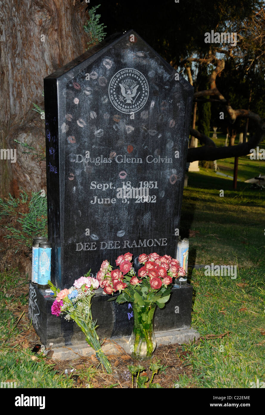 Dee Dee Ramone's grave Johnny Ramone Tribute held at the Hollywood ...