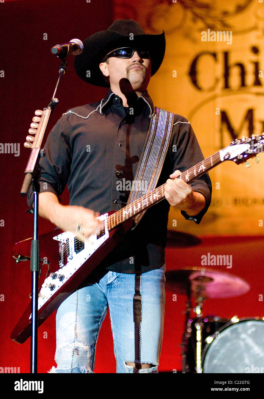 John Rich performing at the 19th Annual Chicago Country Music Festival ...