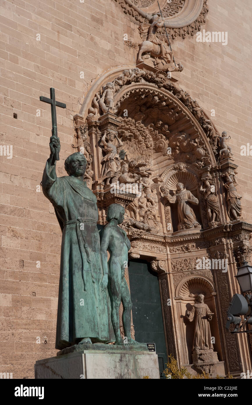 Monk Statue in Main entrance of Saint Francisco church Palma de ...