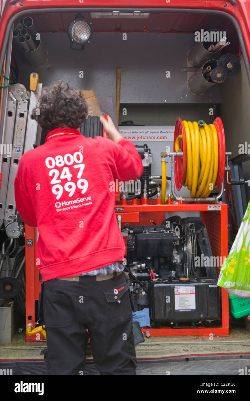 Homeserve repair man hi-res stock photography and images - Alamy