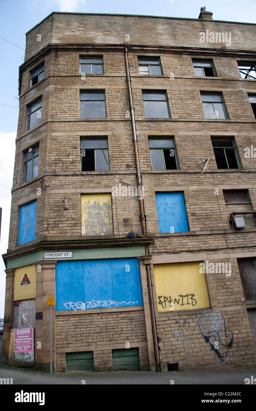 Run down rundown boarded up derelict uk hi-res stock photography and ...