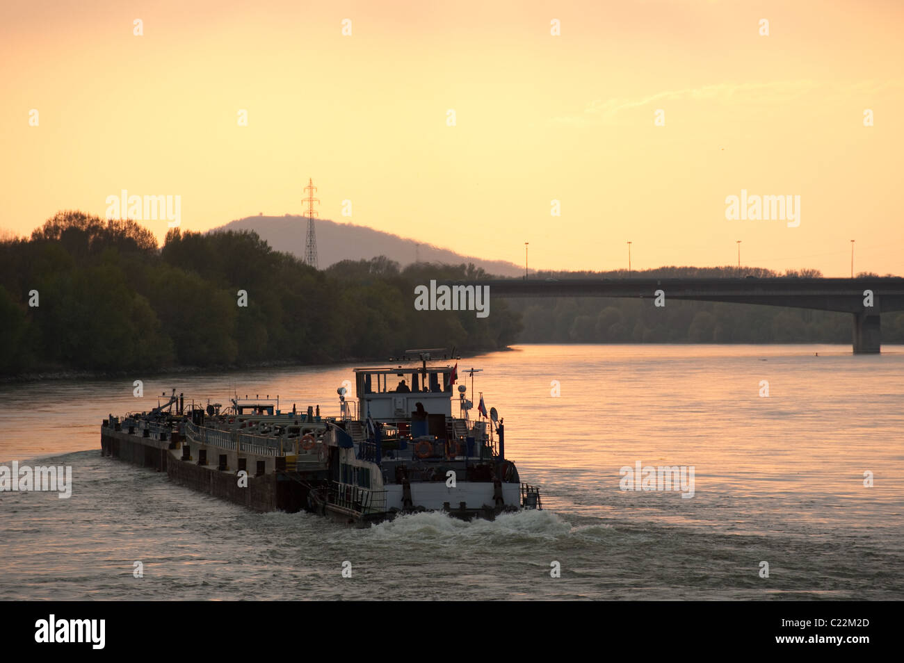 Push boat hi-res stock photography and images - Alamy