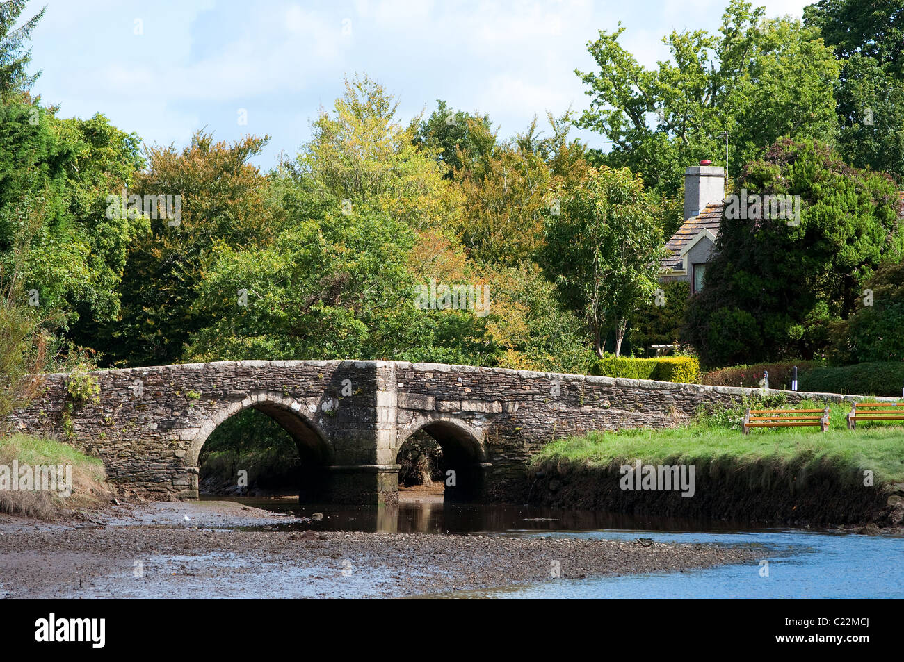 The 16th century bridge at Lerryn in Cornwall, UK Stock Photo - Alamy