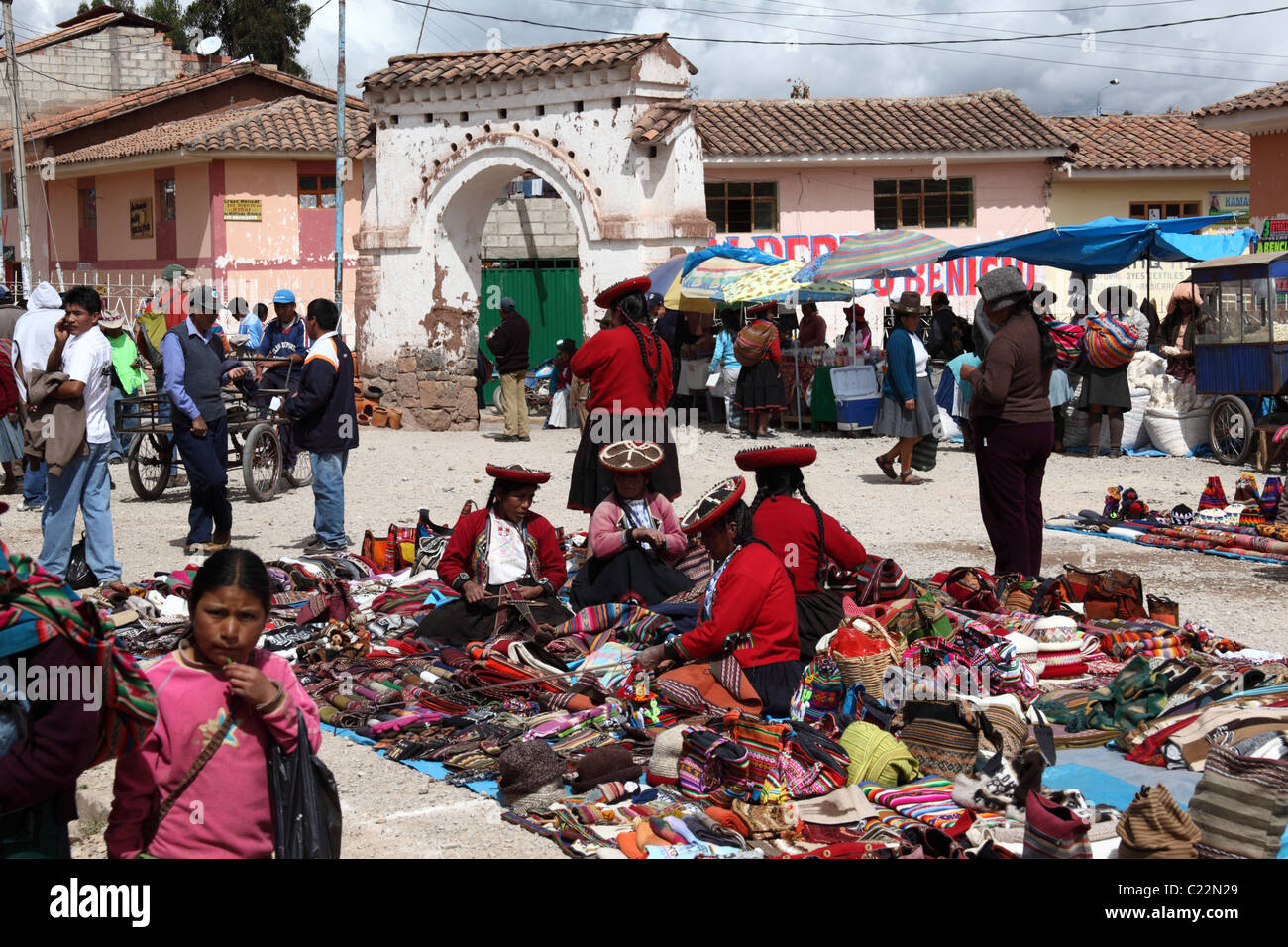 Chinchero peru market hi-res stock photography and images - Alamy
