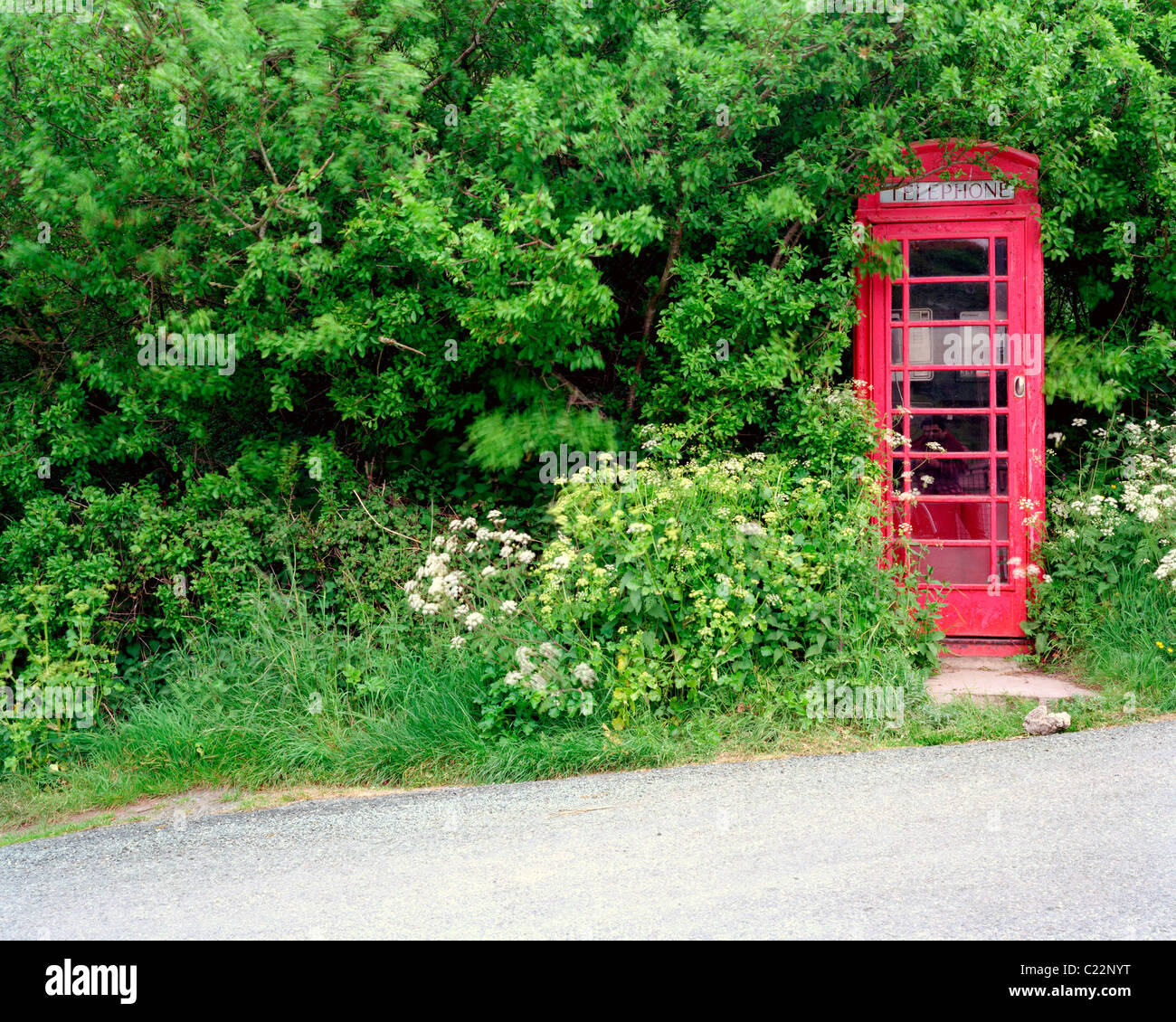 6 red telephone boxes hi-res stock photography and images - Alamy