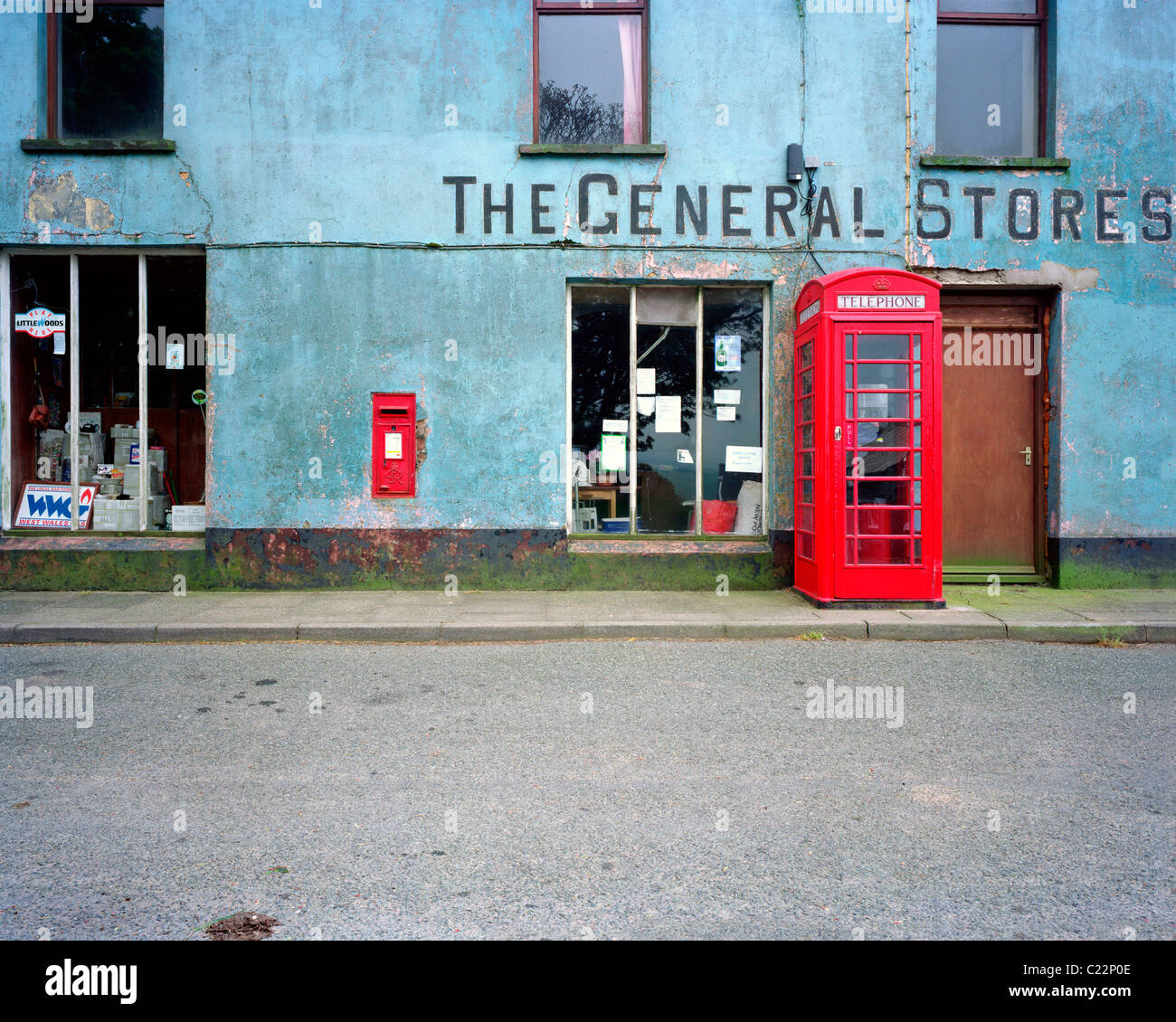 6 Red Telephone Boxes High Resolution Stock Photography and Images - Alamy