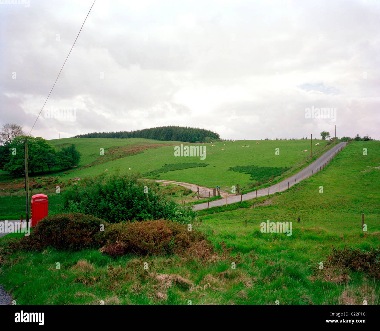 6 red telephone boxes hi-res stock photography and images - Alamy