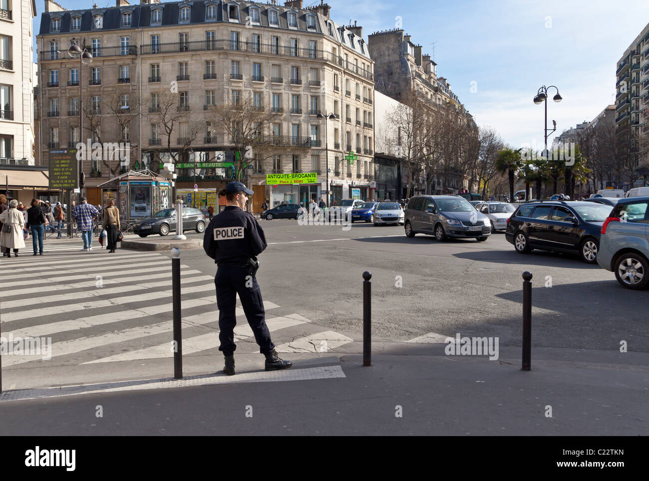 Policeman at a busy Paris street intersection Stock Photo - Alamy