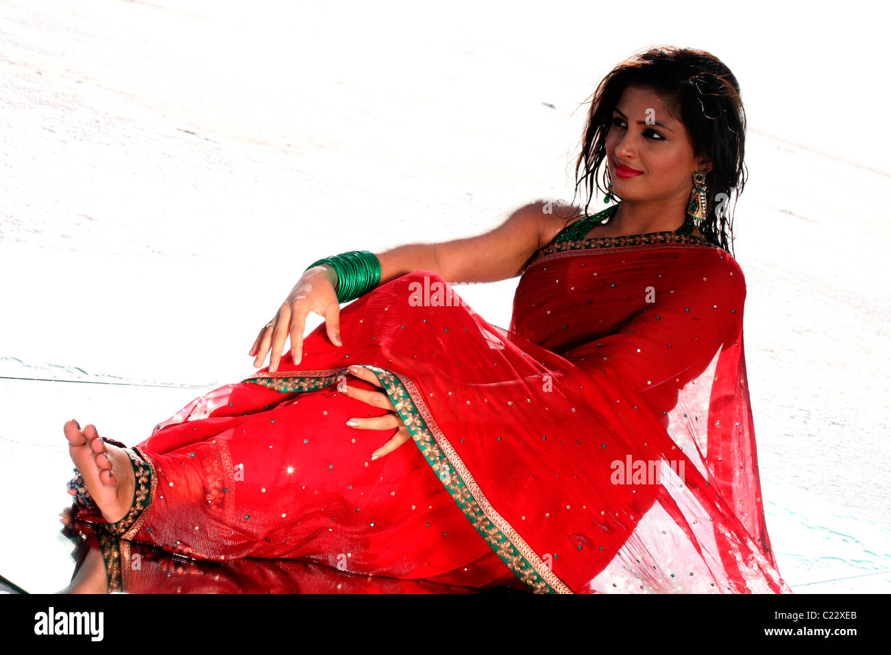 Indian girl wearing saree Stock Photo - Alamy