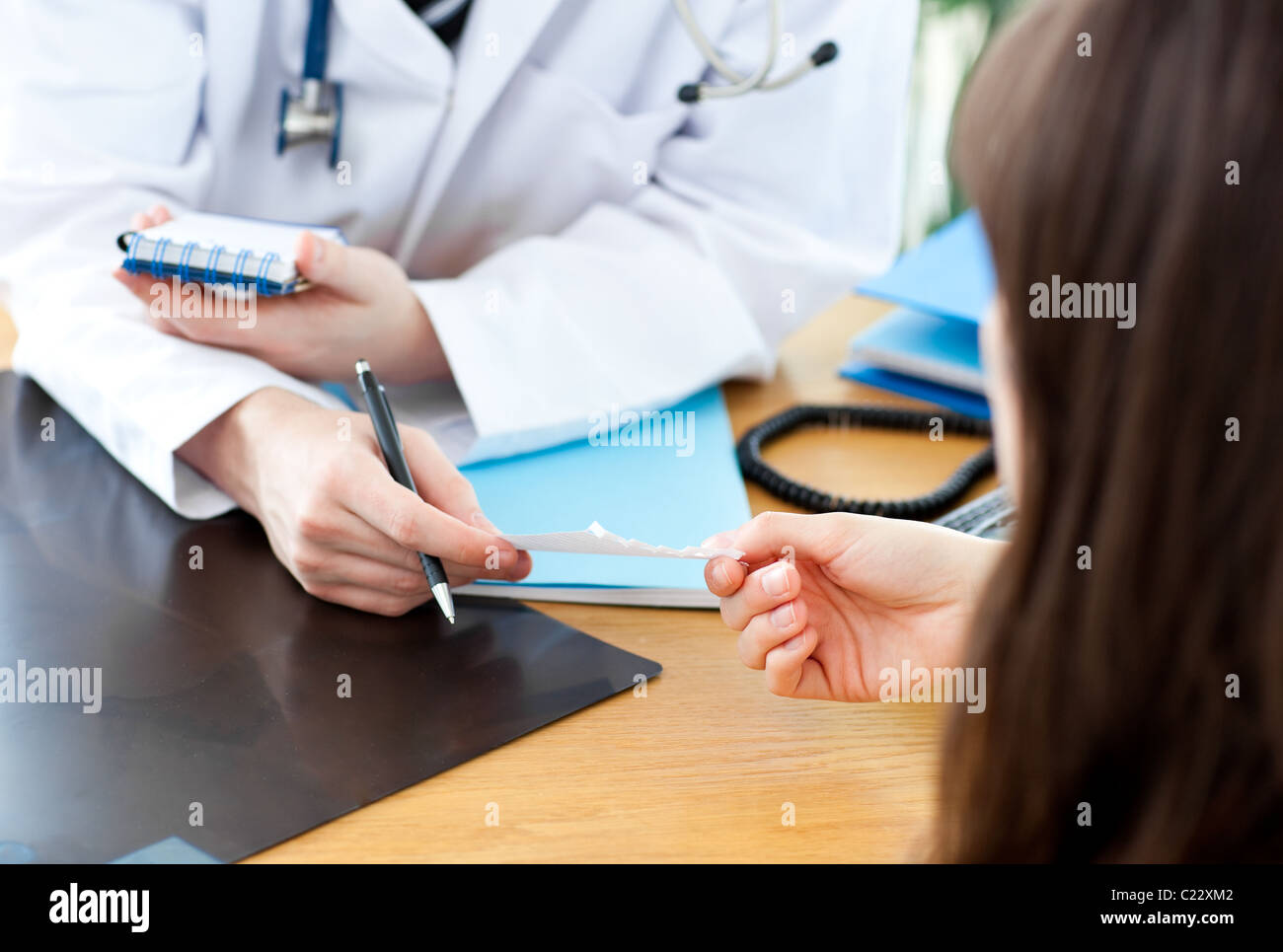 Doctor giving patient note hi-res stock photography and images - Alamy