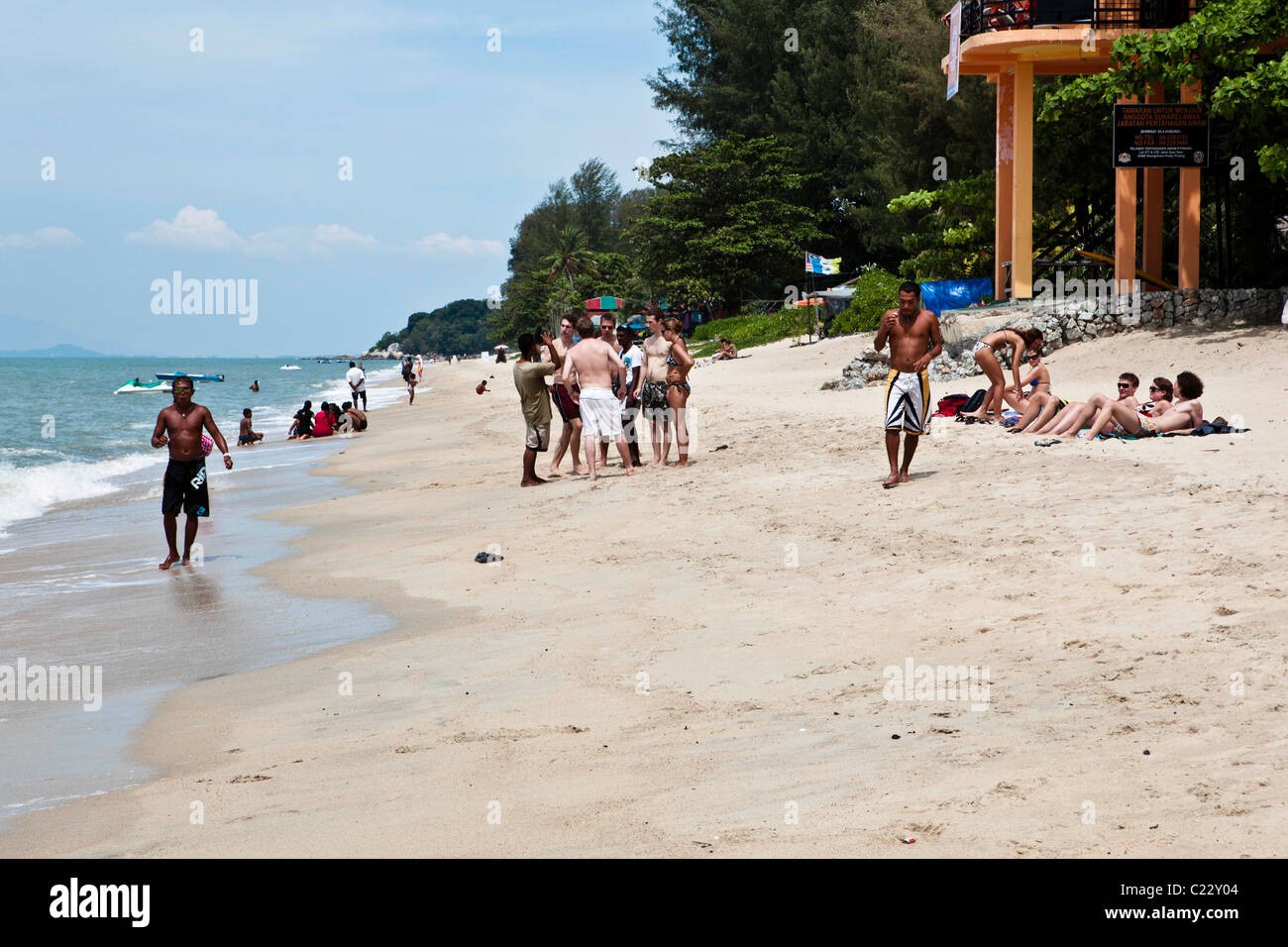 Tourists and locals relaxing on Penang's Batu Feringgi beach Stock ...