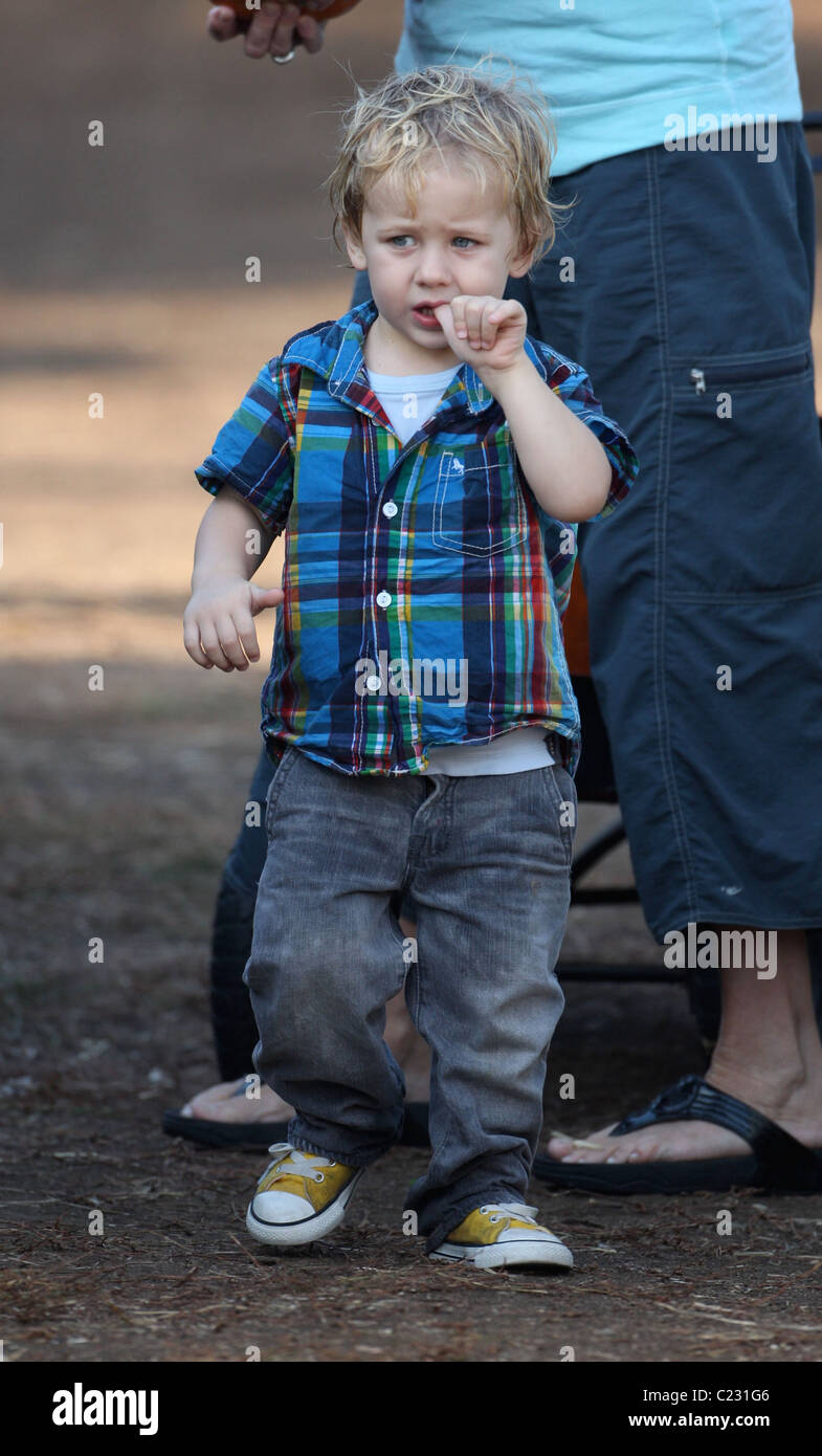 Dashel Pierce Nicole Sullivan and husband Jason Packham take their two ...