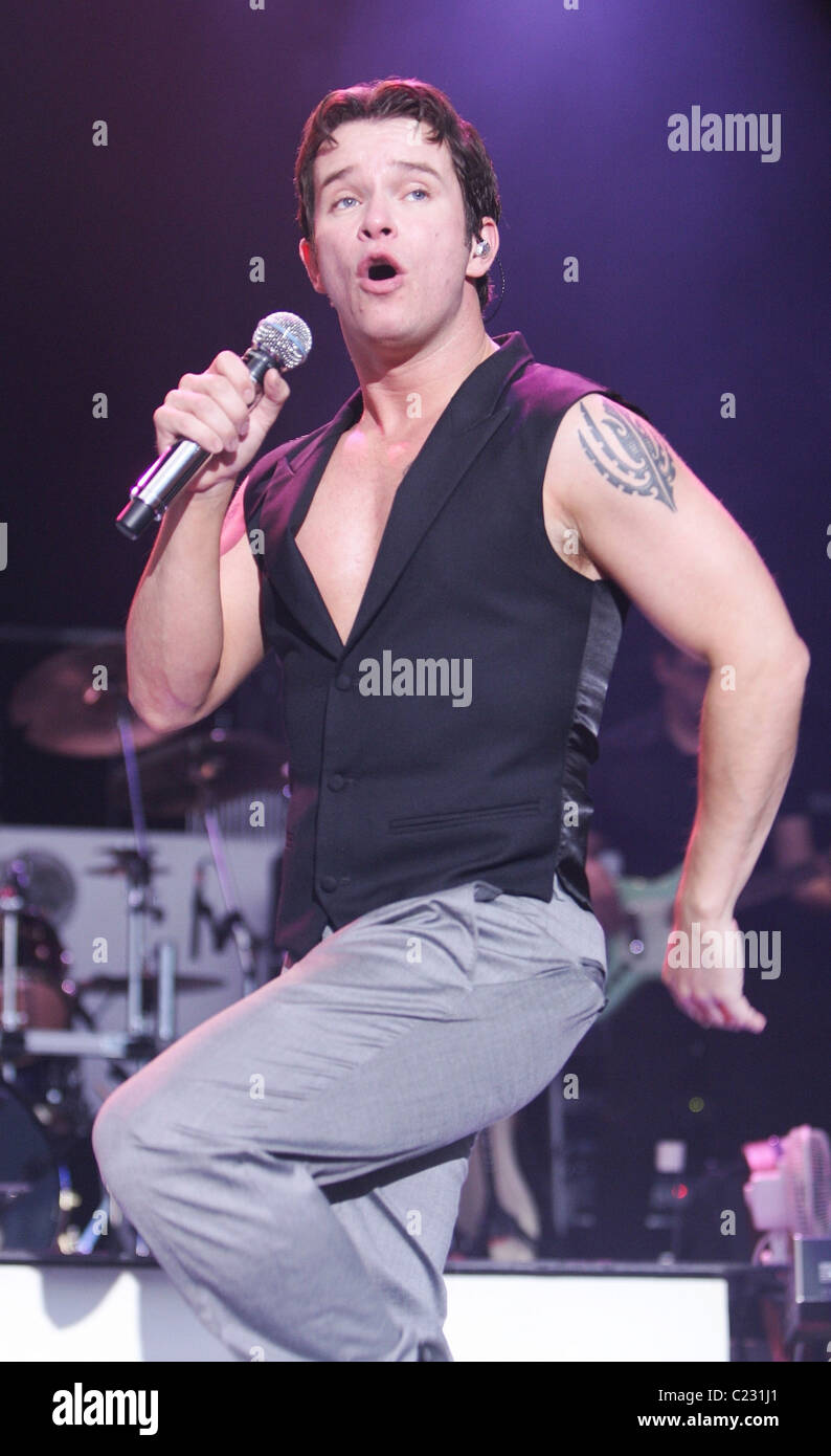 ***File Photo*** * BOYZONE STAR STEPHEN GATELY DEAD AT 33 BOYZONE star ...