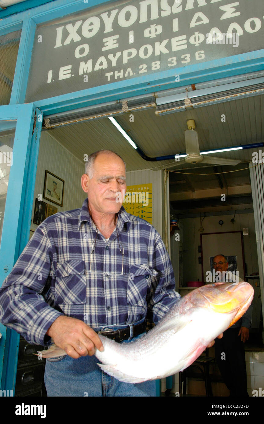 Fish in the fish market ermoupolis hi-res stock photography and images ...
