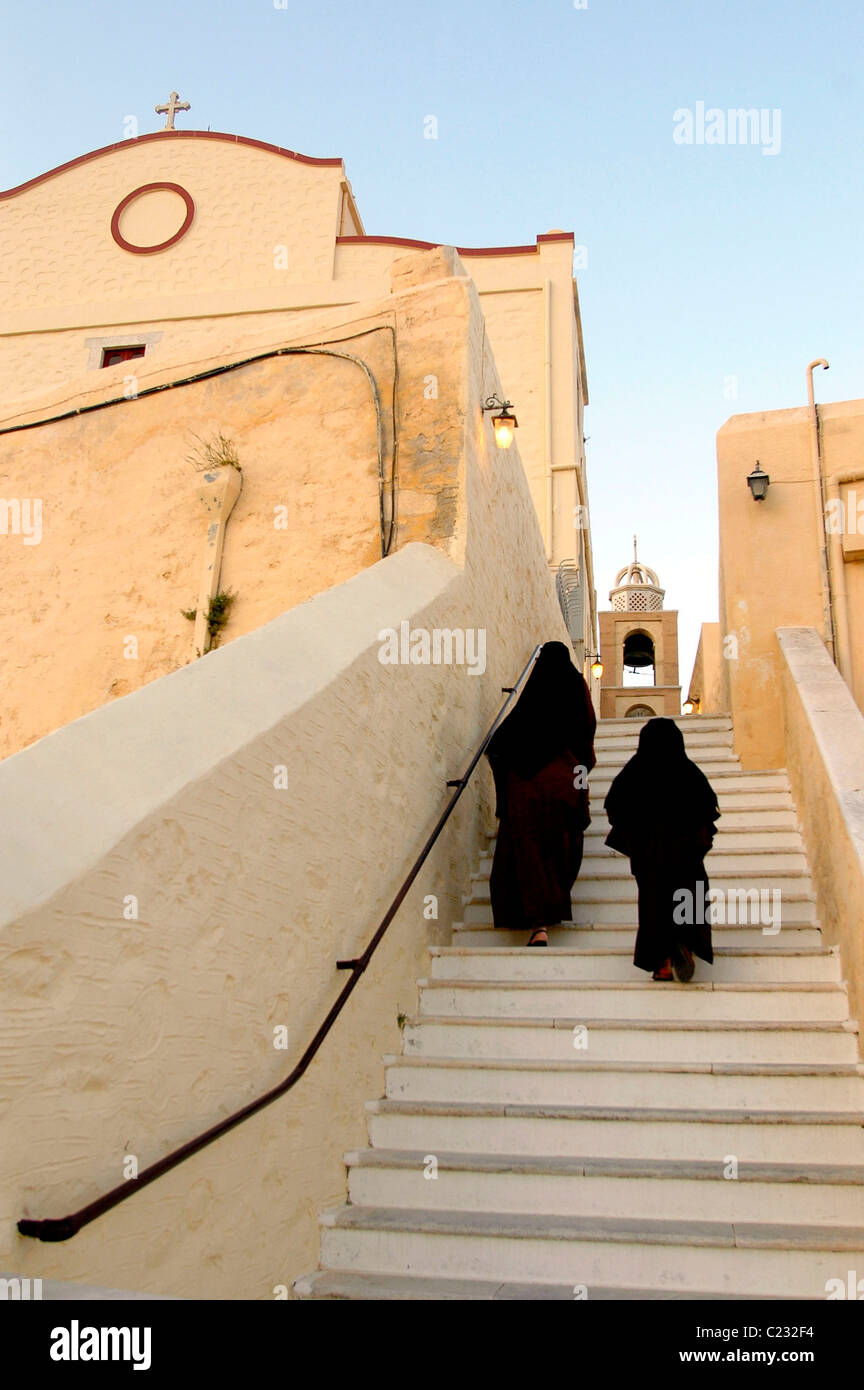 Catholic nuns walking up the steps Stock Photo - Alamy