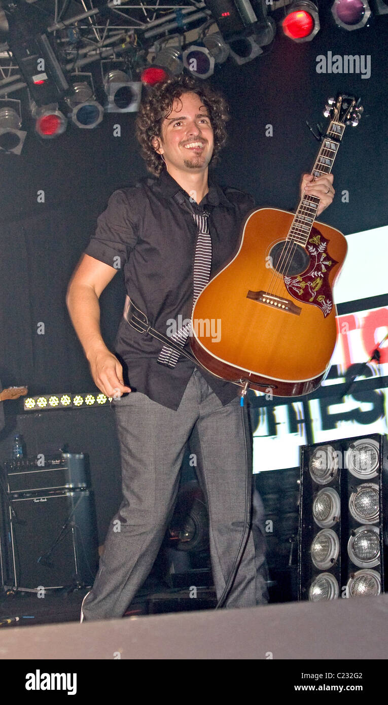 Tommy Torres performing Unplugged for MTV Dish Network Pier 10 San Juan ...