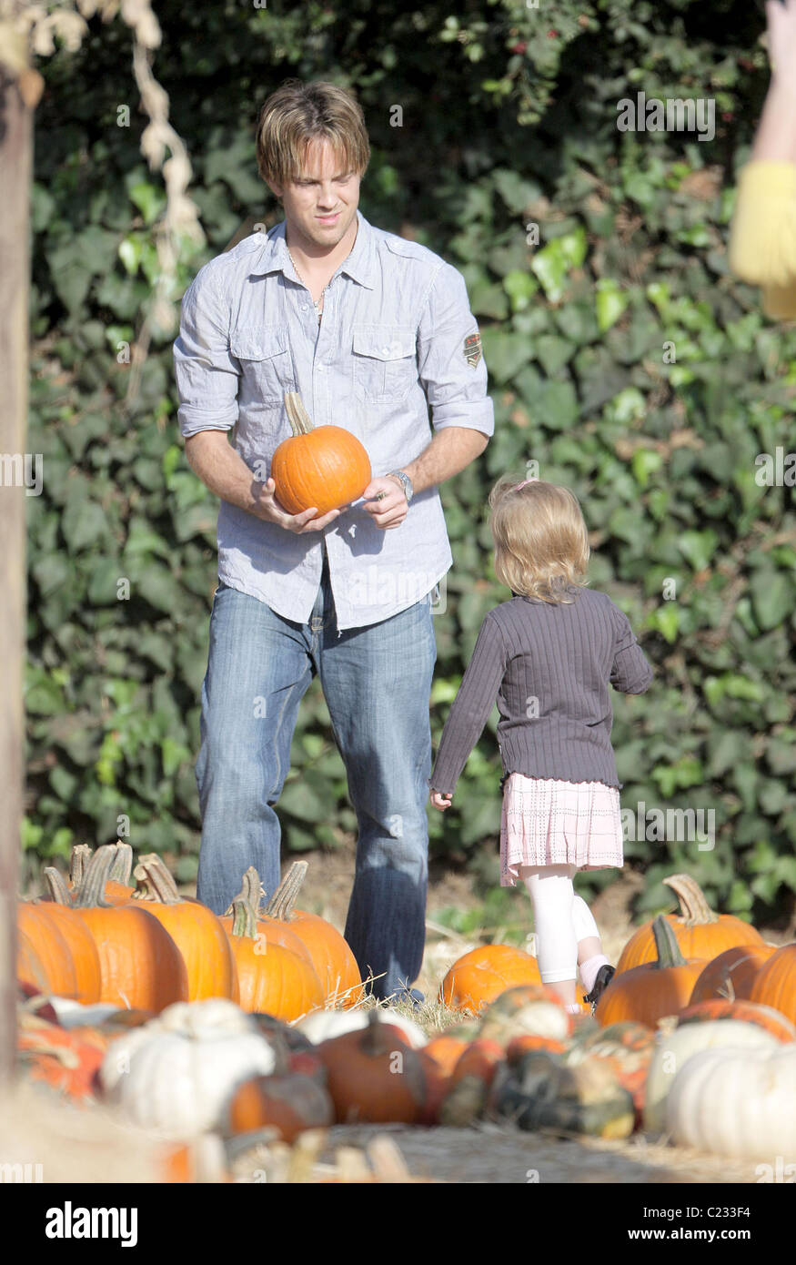 Larry Birkhead and daughter Dannielynn visits Mr. Bones Pumpkin Patch ...