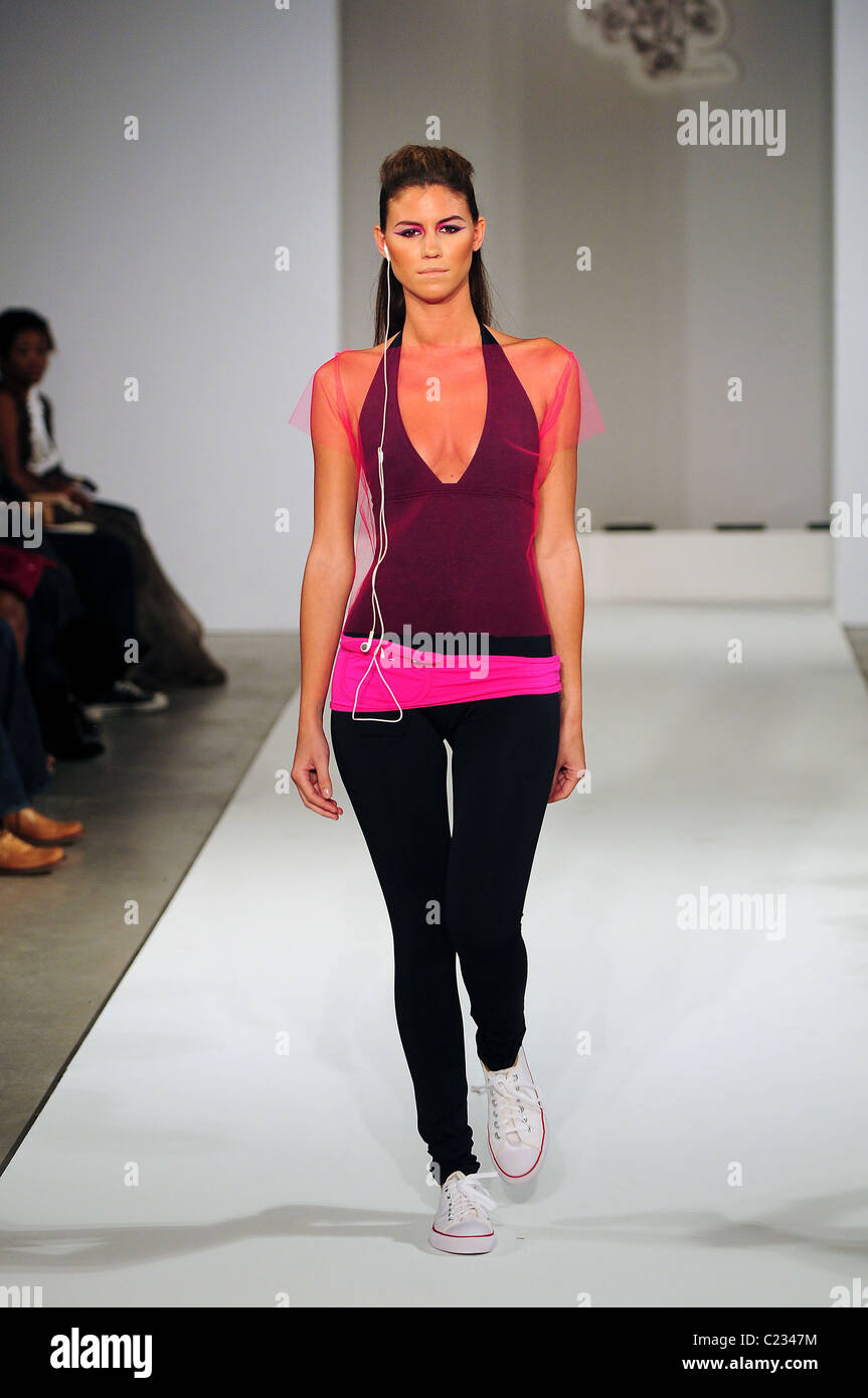 Model Funkshion Fashion Week - Rio Soul Fashion Shoe - Runway Miami ...