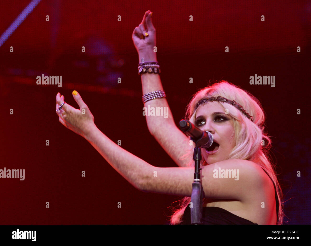 Pixie Lott performing live at The Annual Girl Guiding UK Big Gig at ...