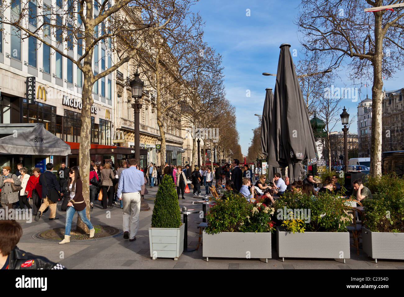 Champs elysees avenue hi-res stock photography and images - Alamy
