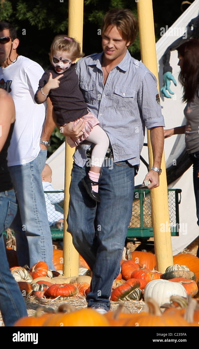 Larry Birkhead and daughter Dannielynn visits Mr. Bones Pumpkin Patch ...