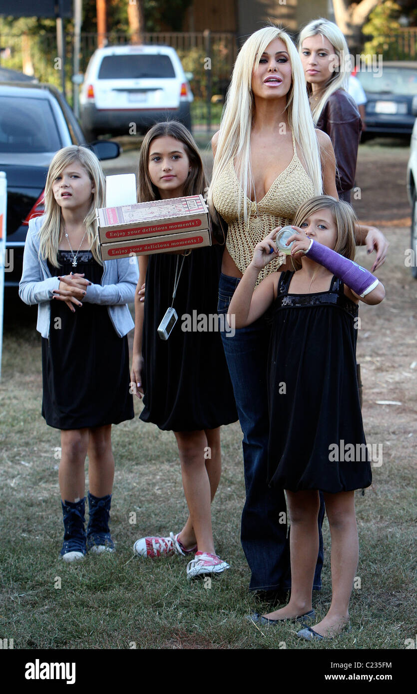 Shauna Sand visits Mr. Bones Pumpkin Patch in West Hollywood Los ...