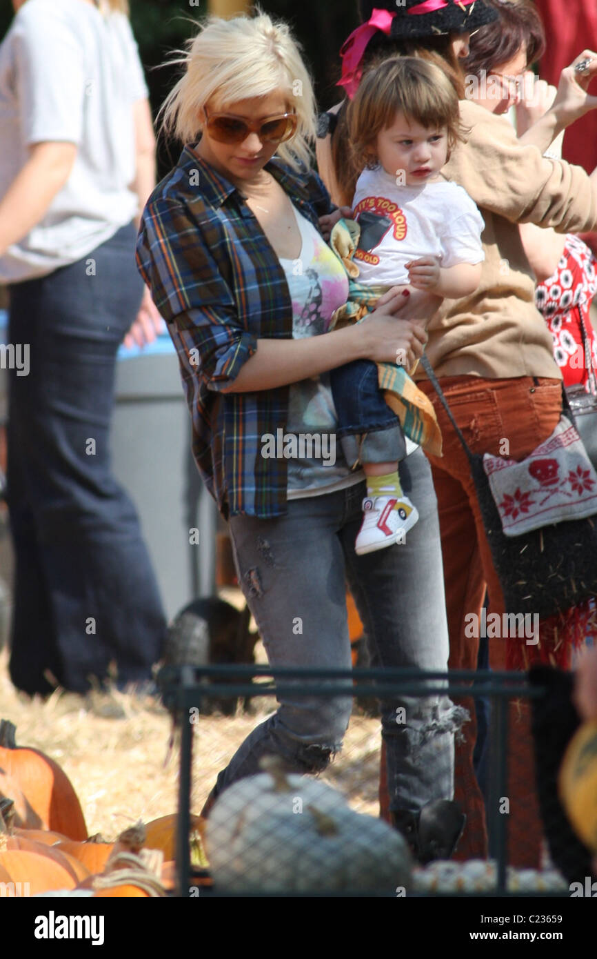 Mona lisa shirt hi-res stock photography and images - Alamy