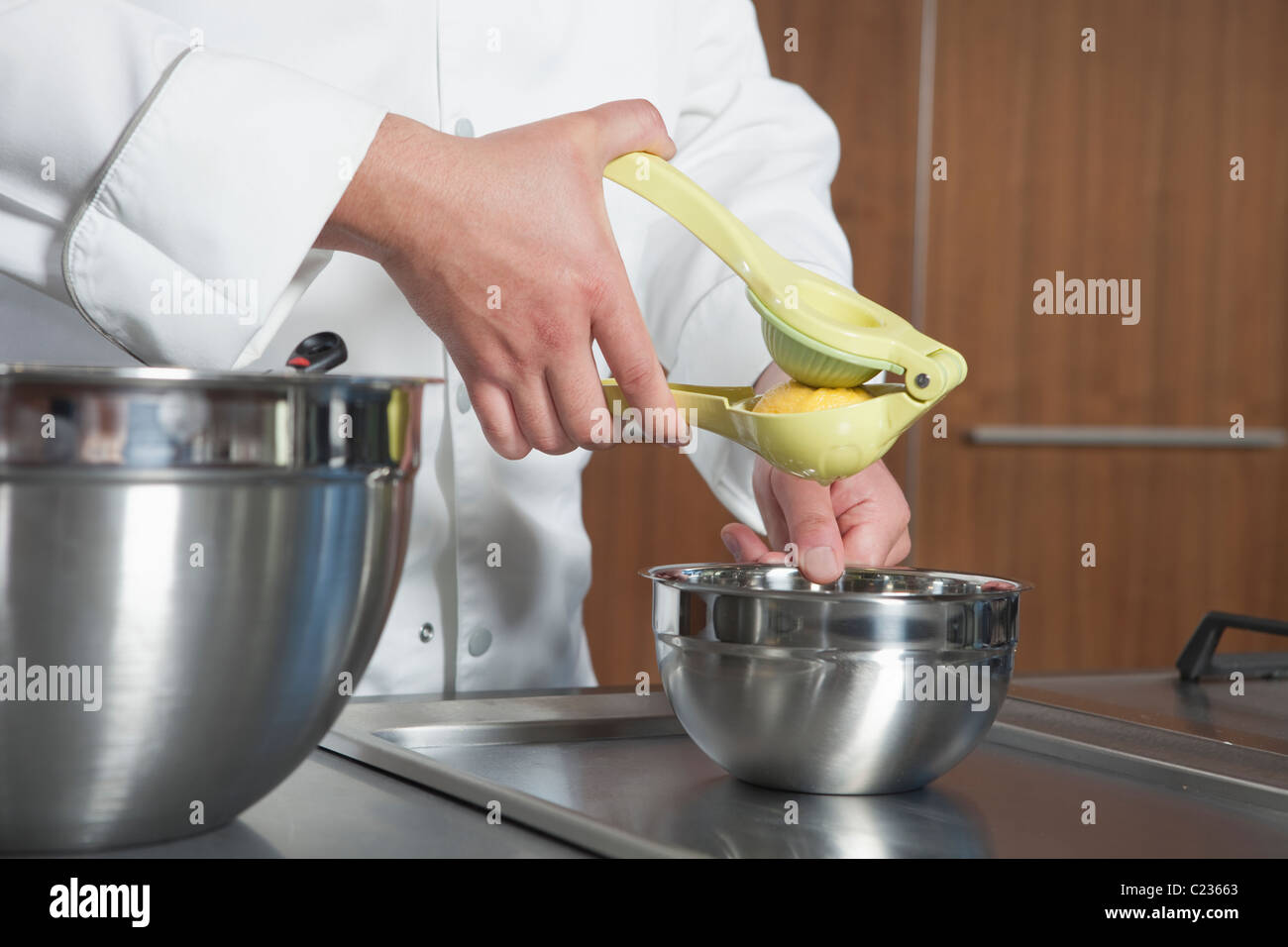 Mid- adult chef squeezing lemon Stock Photo - Alamy