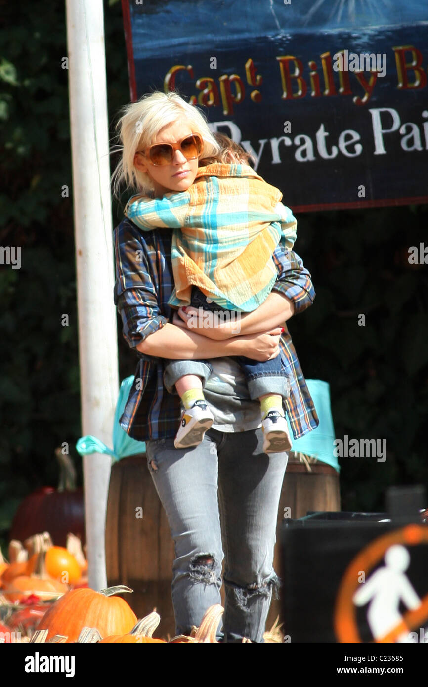 Mona Lisa Shirt High Resolution Stock Photography and Images - Alamy