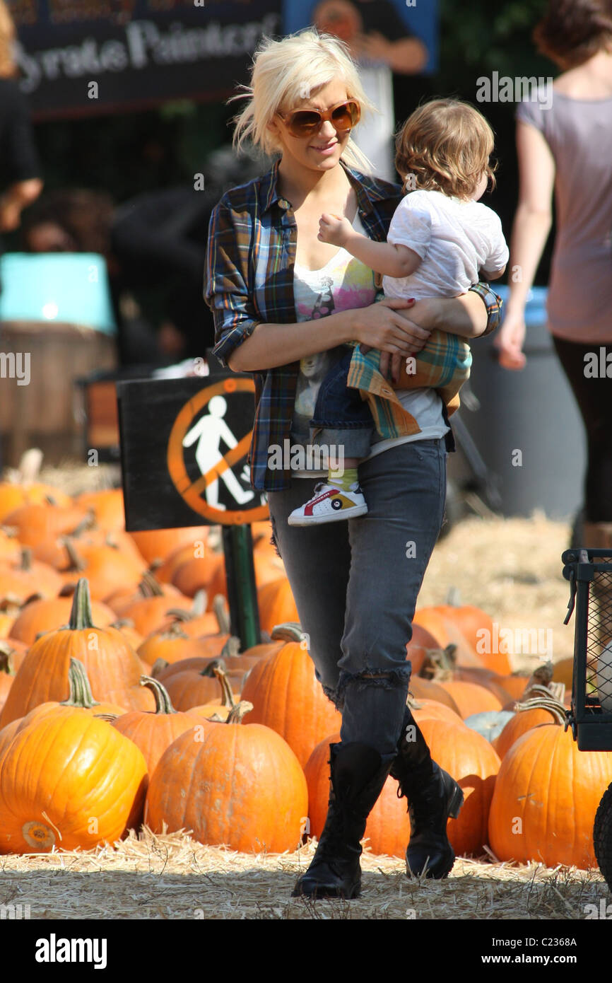 Mona lisa shirt hi-res stock photography and images - Alamy