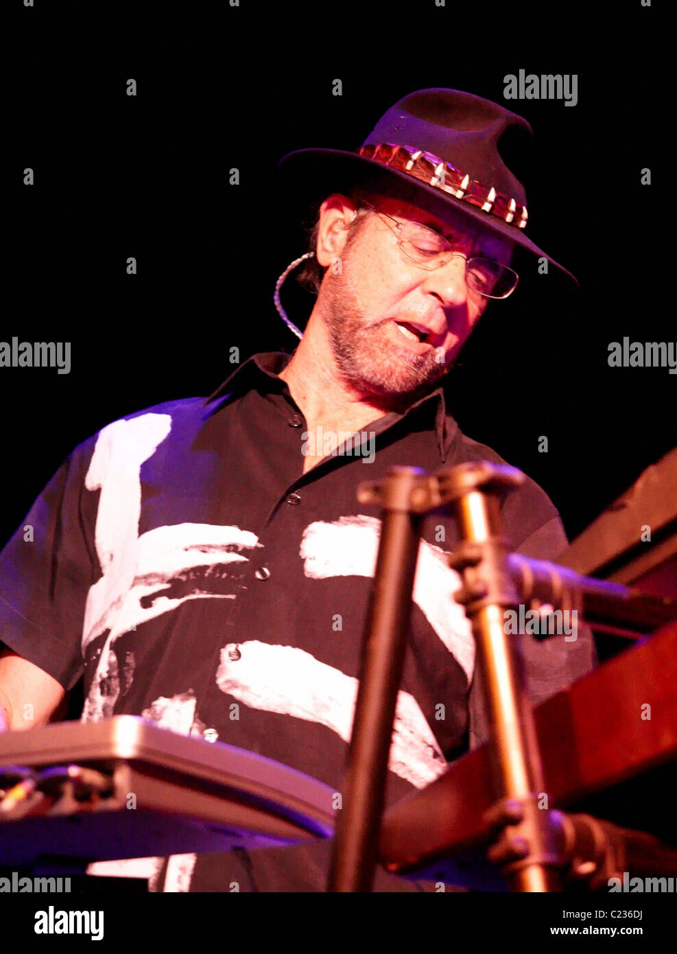 Manfred Mann Peter Cox performing live for the first night as lead ...