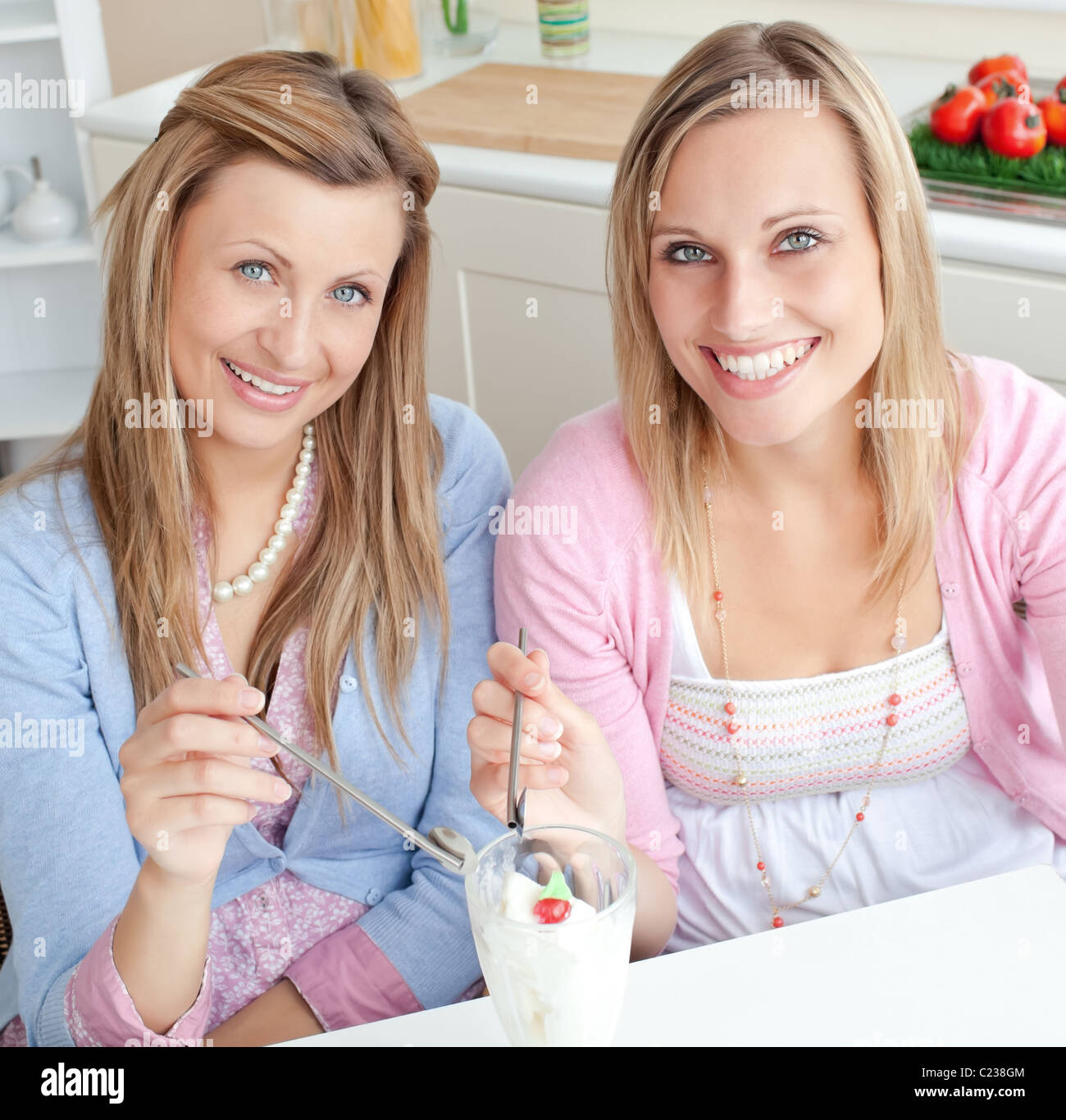 Smiling friends eating ice cream hi-res stock photography and images ...