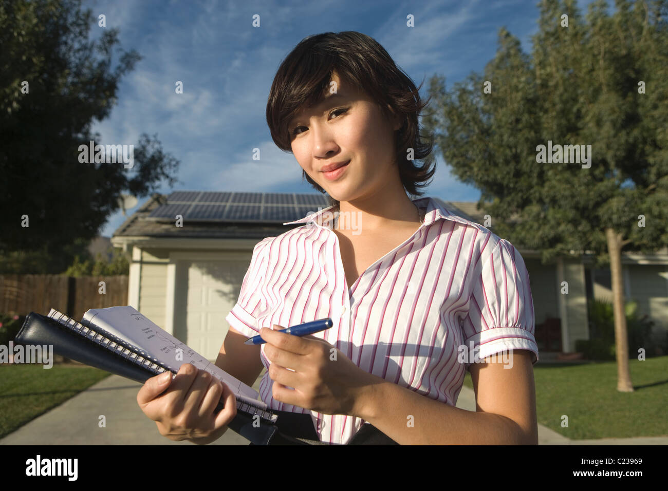 A business lady with a clipboard Stock Photo - Alamy