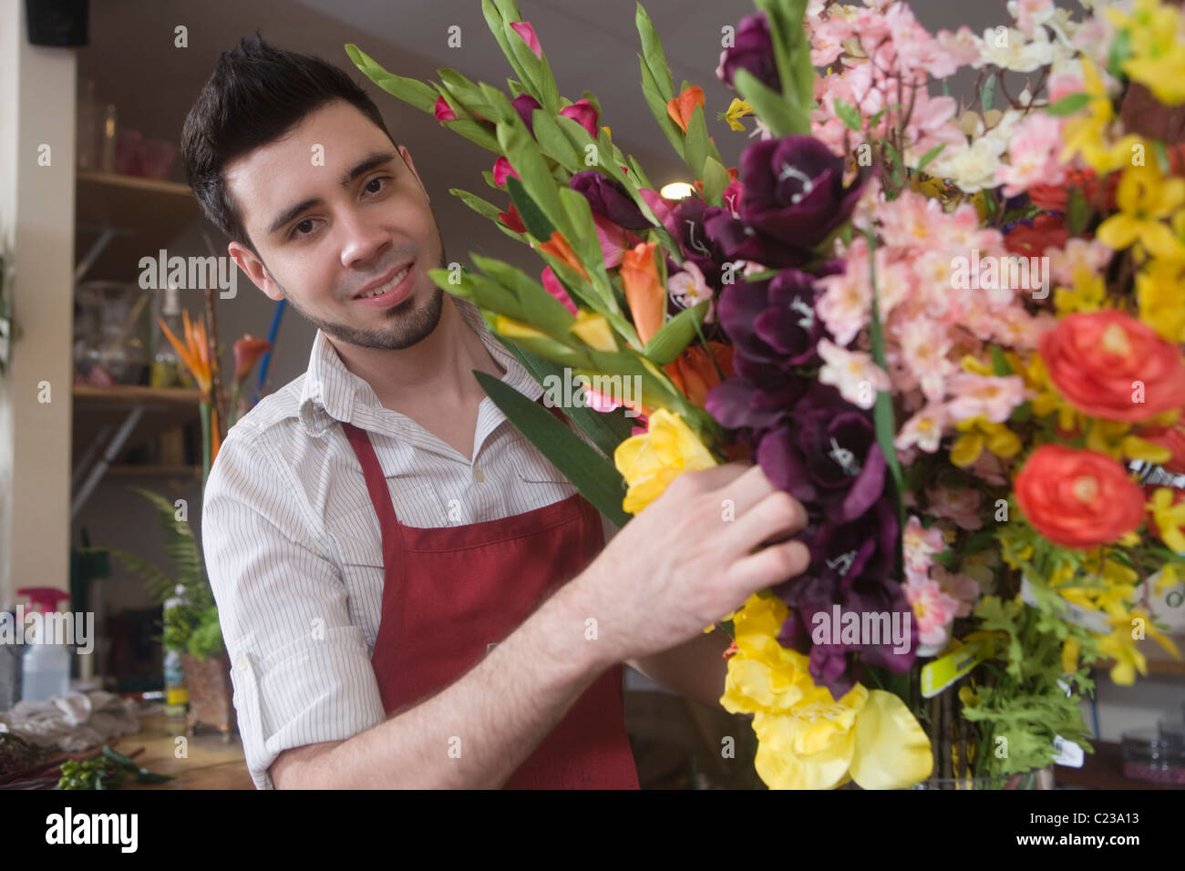 Florist works on flower arrangement Stock Photo - Alamy