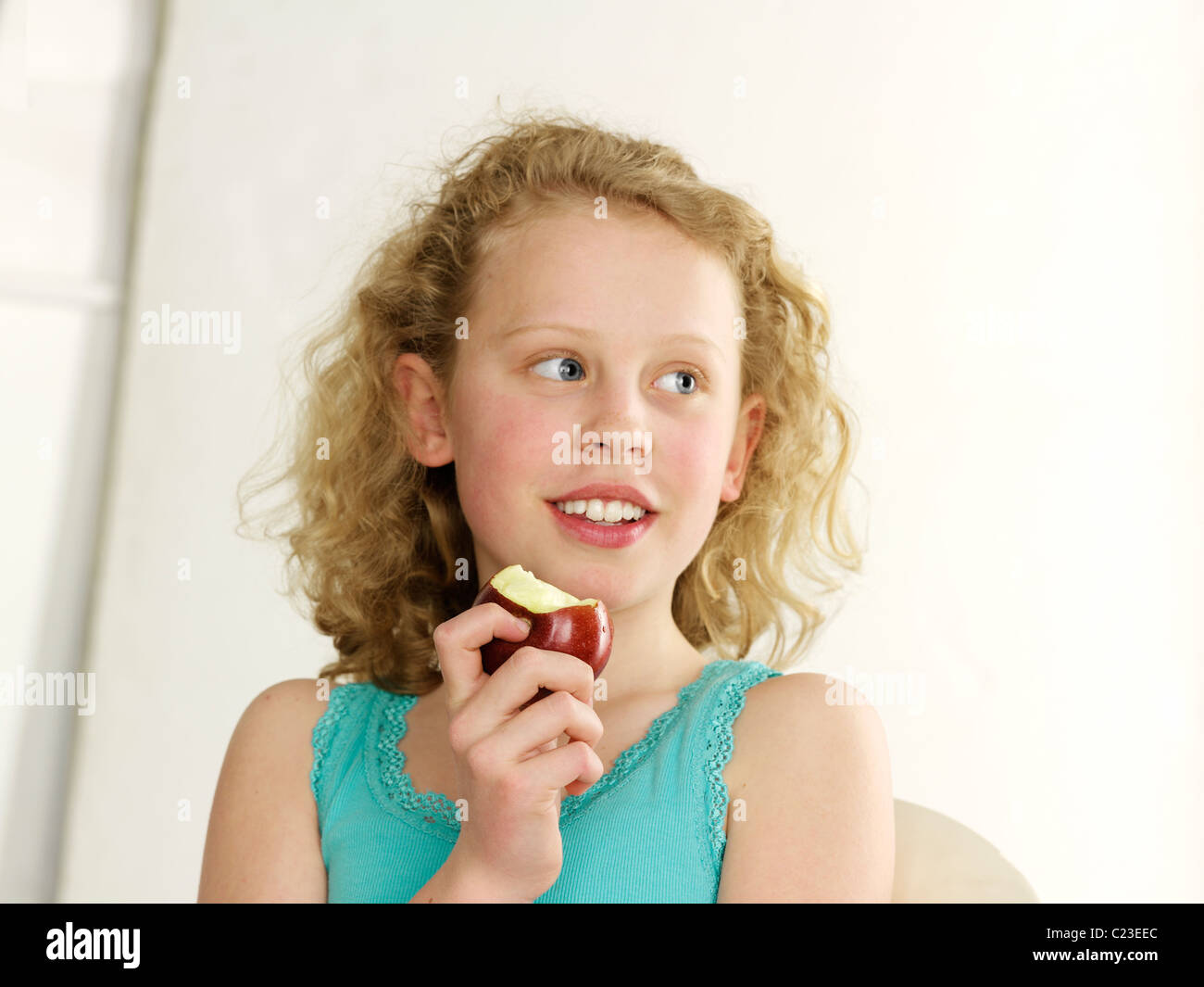 Young girl eating apple Model release all media Stock Photo - Alamy