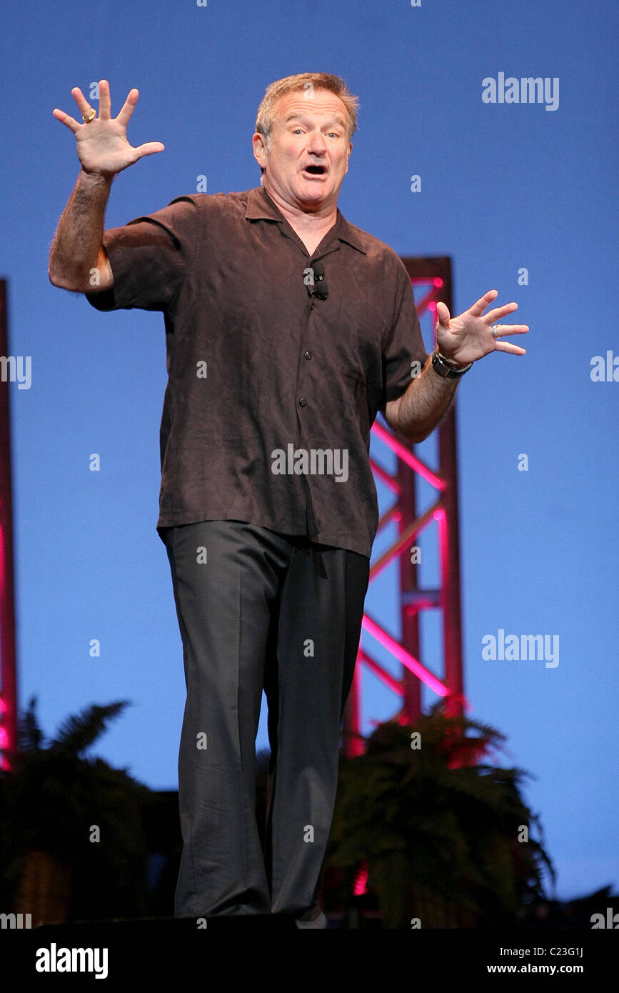 Robin williams on stage hi-res stock photography and images - Alamy
